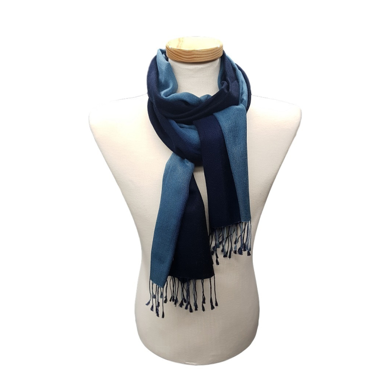 Schal mit farbigem Verlauf (70% Wolle, 30% Seide), Blau, 49,90